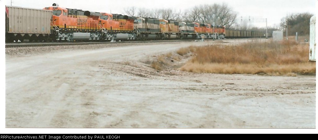 BNSF 6272 rolls west with four other brand new ES44AC's at Cushman Junction.
